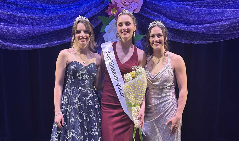 Crater High's Clara Bennett crowned Queen of the Pear Blossom - Rogue ...