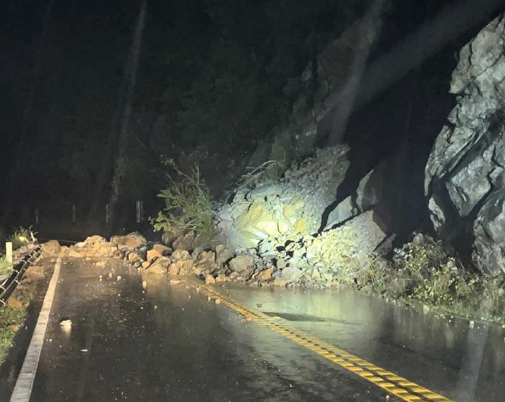 UPDATE: US Highway 199 reopens to Oregon coast after major rockslide ...