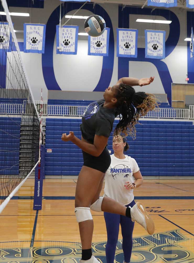 Akpan’s versatility no longer under wraps | Rogue Valley Times