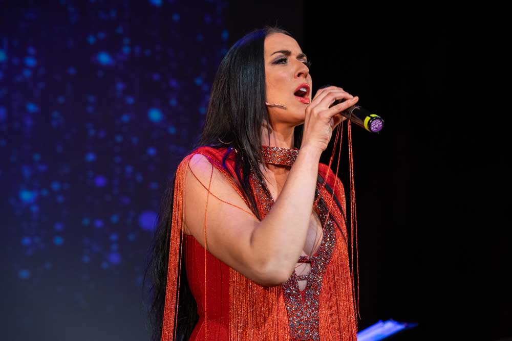 THEATER REVIEW: Camelot shines 'Spotlight on Sonny & Cher' (copy ...