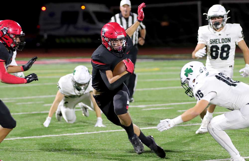 Nix tallies 3 TDs to propel Tornado over Titans | Rogue Valley Times