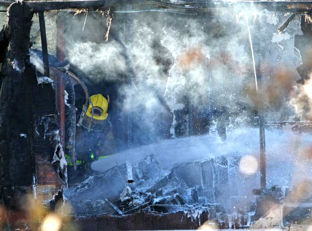 Man injured in Table Rock Road RV, shop fire - Rogue Valley Times ...