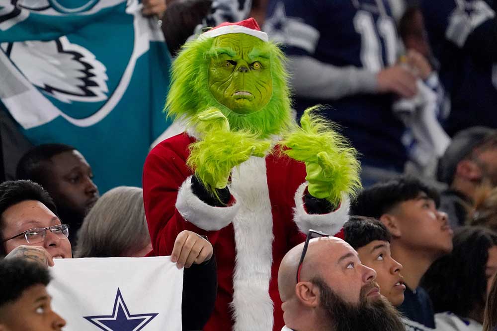 Man dressed as Grinch tells Texas elementary school children ‘Santa is ...