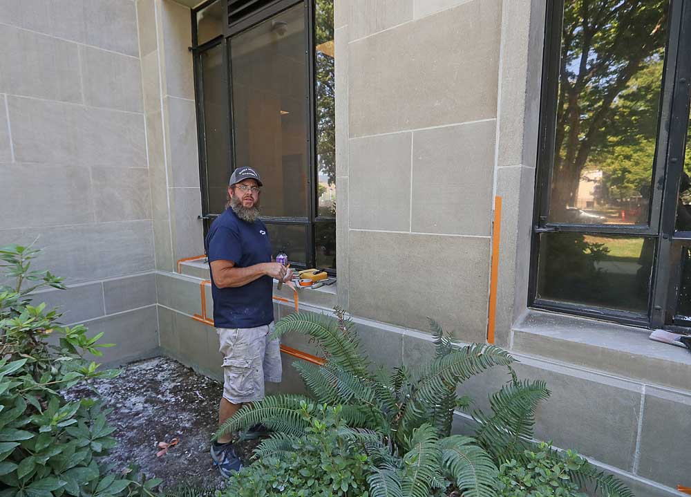 Old county courthouse gets a bit of loving care | Rogue Valley Times