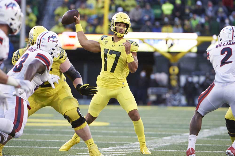 Oregon QB Ty Thompson Enters Transfer Portal | Rogue Valley Times