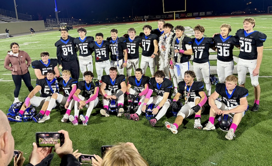 South Medford hangs tough to score upset of No. 9 West Salem | Rogue ...