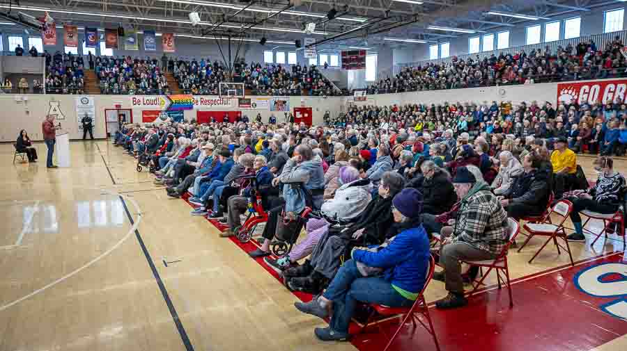 Sen. Merkley packs town hall, up to 1,000 march later | Rogue Valley Times