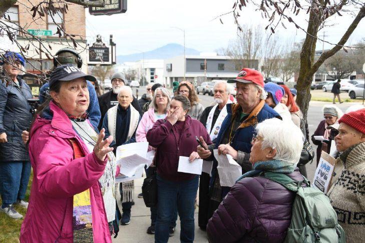 Interfaith leaders, citizens march in Medford to protest ICE | Rogue ...